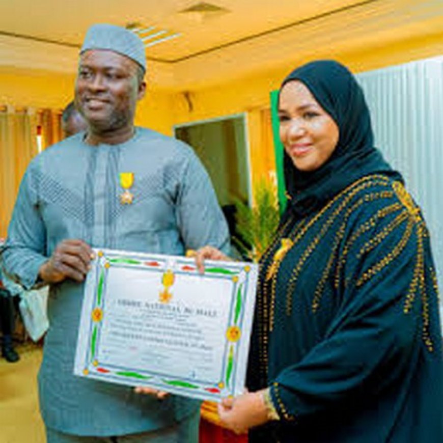 Elevée Chevalier de l'Ordre National du Mali : La Directrice Lalla Mint ...
