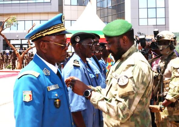 Douanes maliennes : Le colonel Assimi Goïta règlemente le port du galon ...